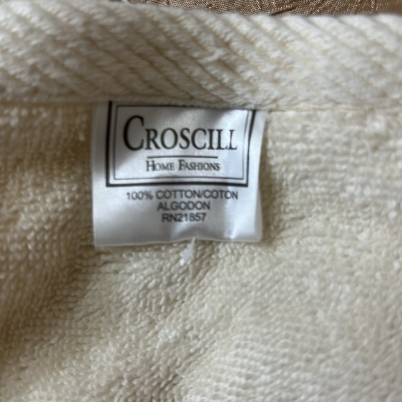 Croscill | Bath | Croscill Towel Set | Poshmark